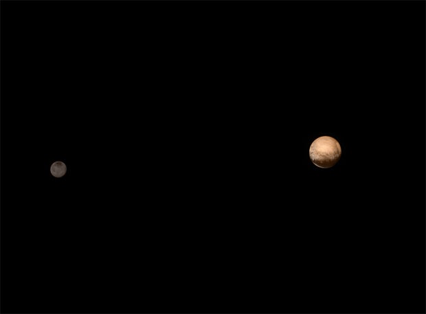 Closing in, New Horizons snaps best pictures yet of Pluto - CBS News