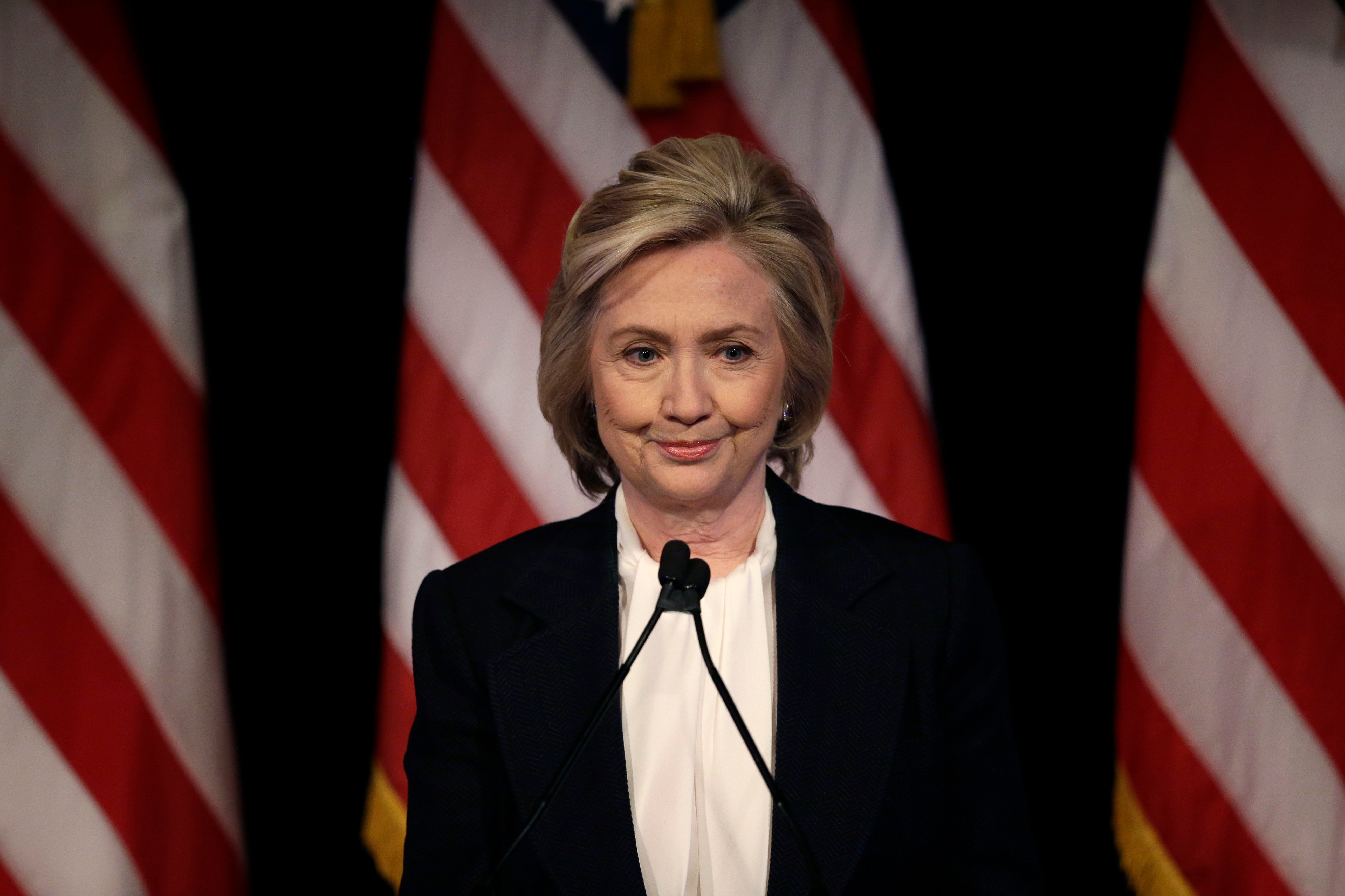 Election 2016: Hillary Clinton unveils her vision for the economy - CBS ...