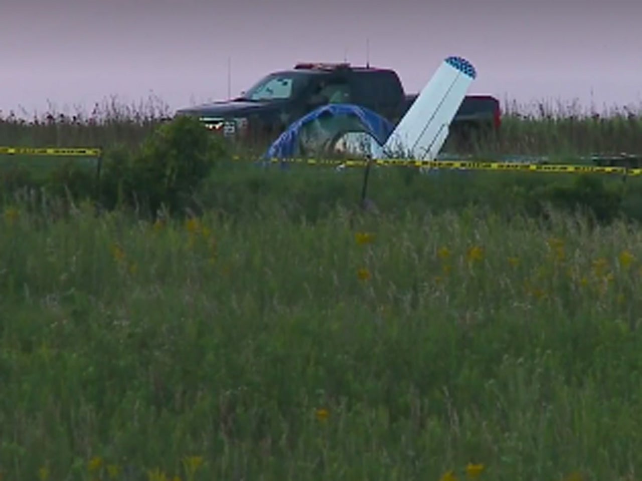 4 killed in Wisconsin plane crash - CBS News