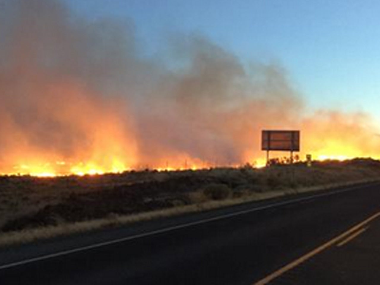Entire town evacuated due to Washington state wildfire - CBS News