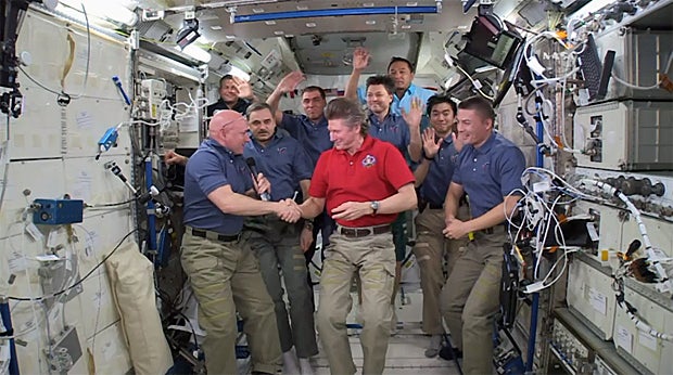 Scott Kelly takes over as space station commander - CBS News