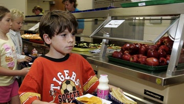 Michelle Obama-touted federal healthy lunch program leaves bad taste in ...