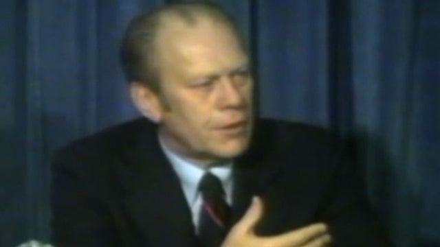 Gerald Ford recalls "Squeaky" Fromme's assassination attempt - CBS News