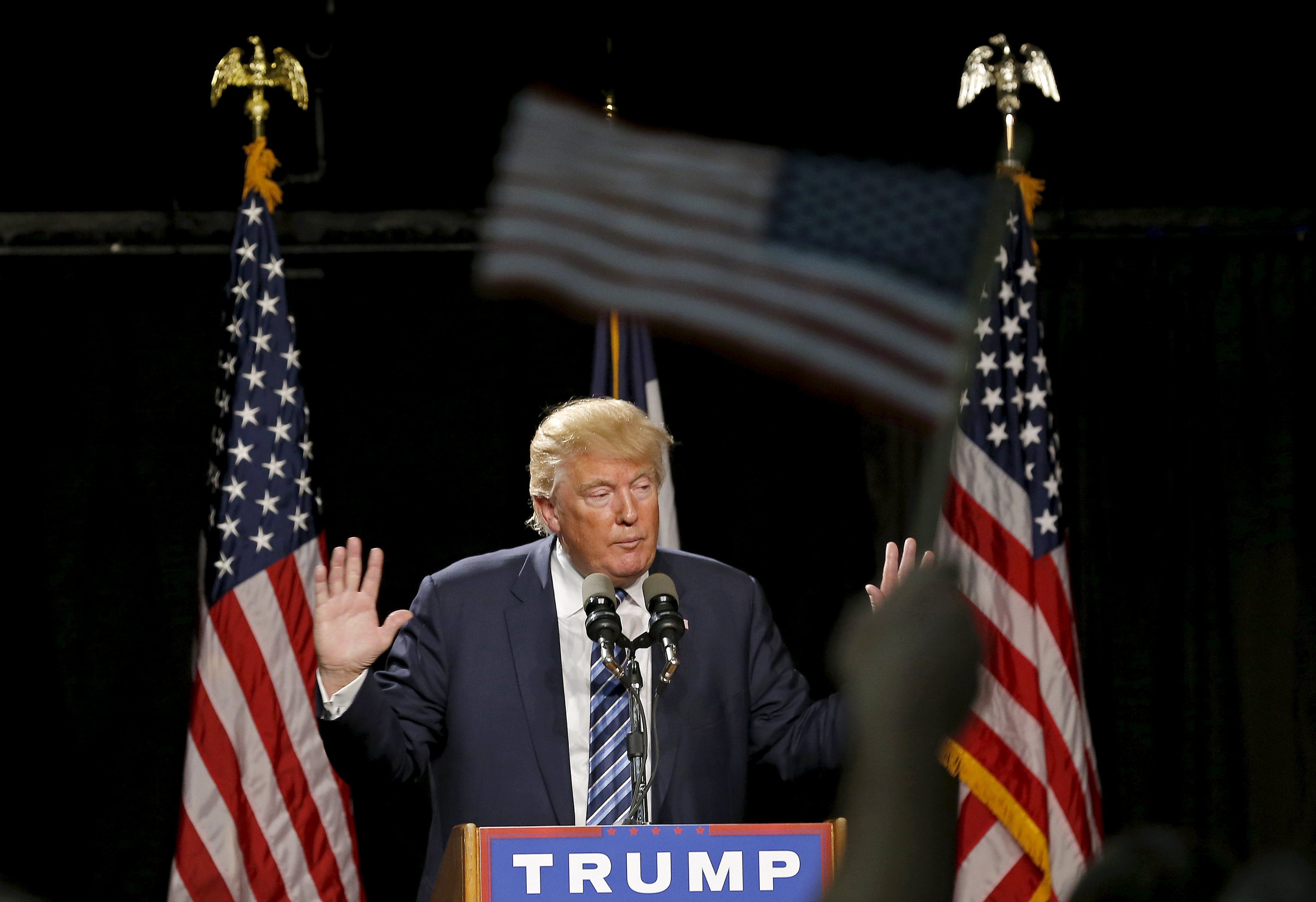 Donald Trump backs Ben Carson over Oregon shooting remarks - CBS News
