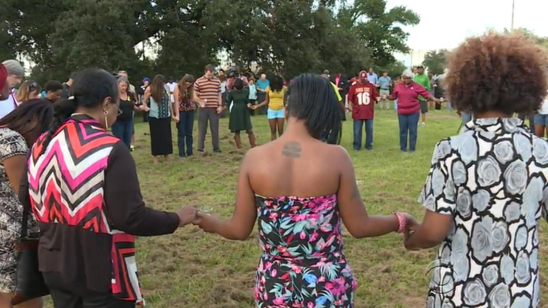 Jacksonville mourns crew of lost cargo ship El Faro - CBS News