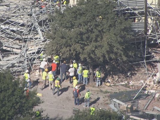 Houston scaffolding collapse: Workers trapped - CBS News