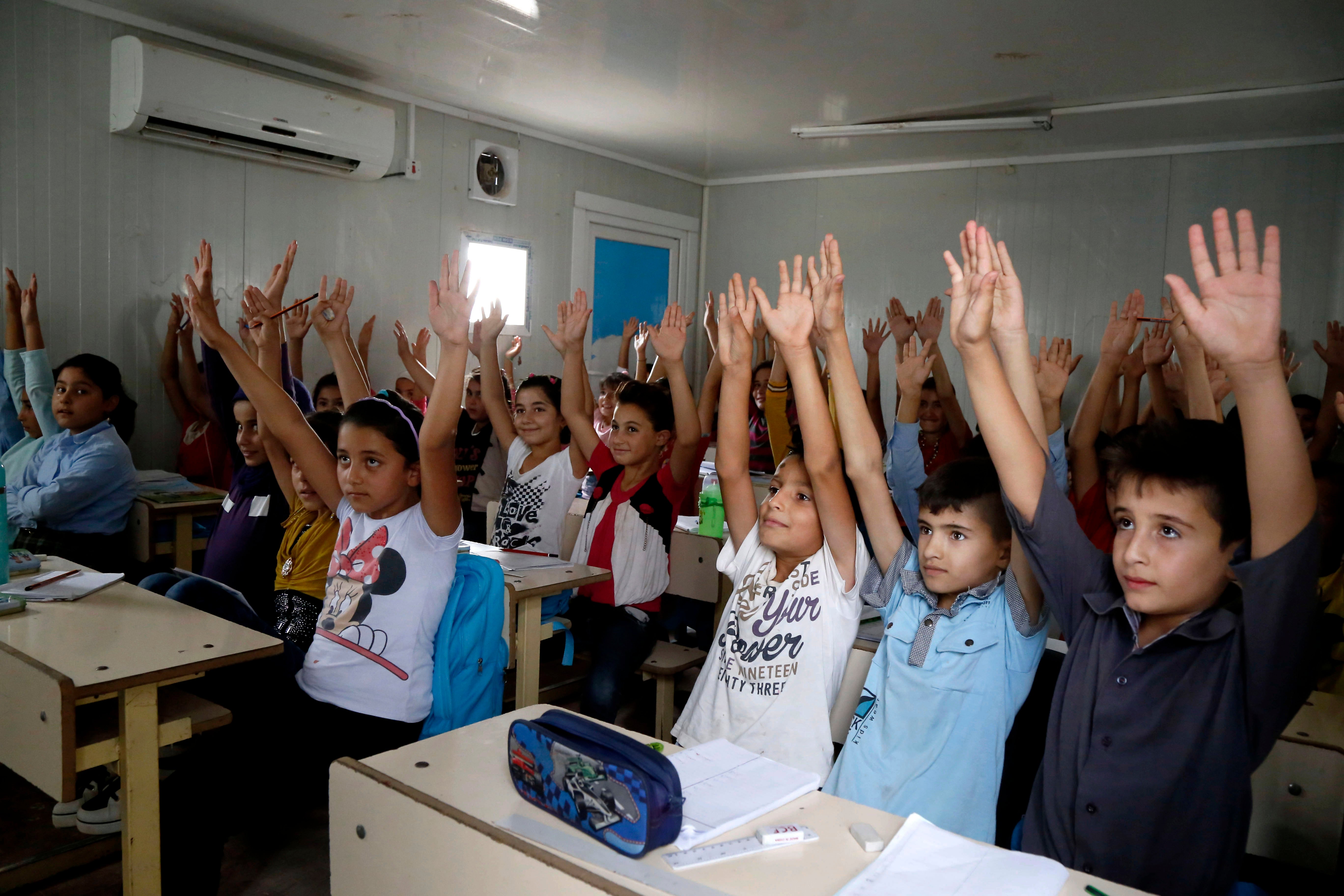 Syrian refugee children in Iraq camps now losing teachers - CBS News
