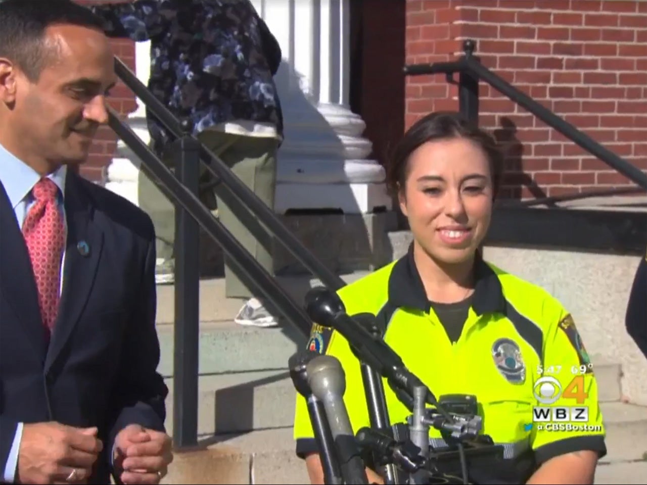 Massachusetts Police officer sends flowers and note to woman pulled ...