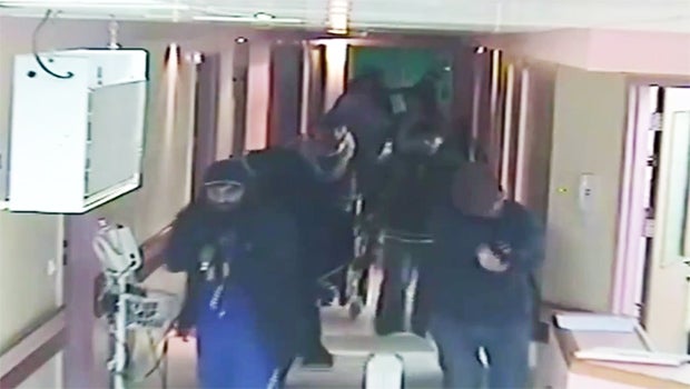 Undercover Israelis kill Palestinian in raid on hospital - CBS News