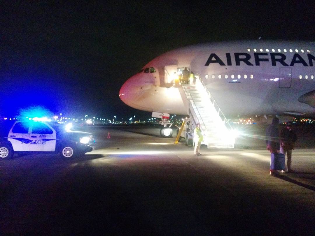 Bomb threats force Air France flights to be diverted - CBS News