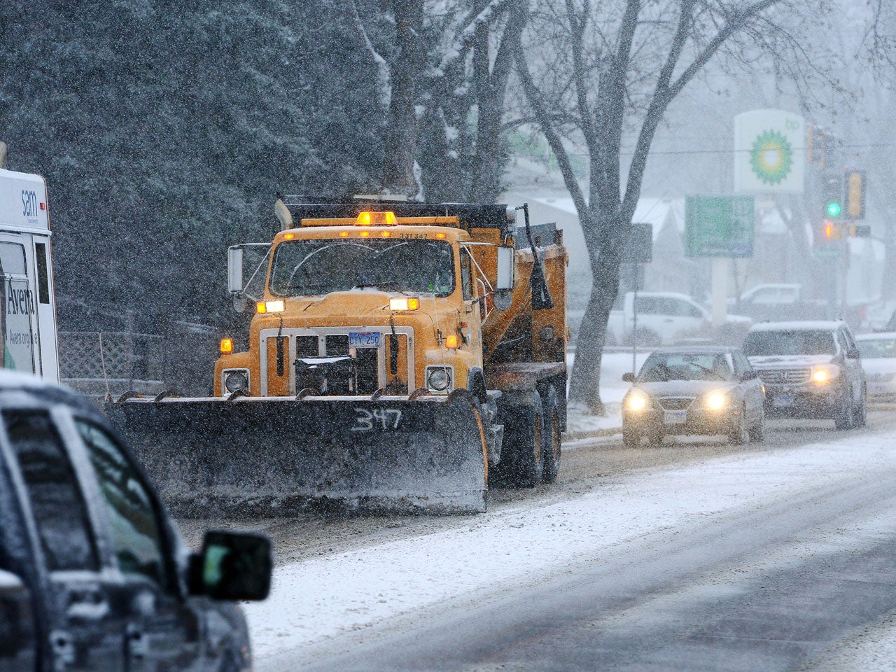 One foot of snow likely dumped on Midwest this weekend - CBS News