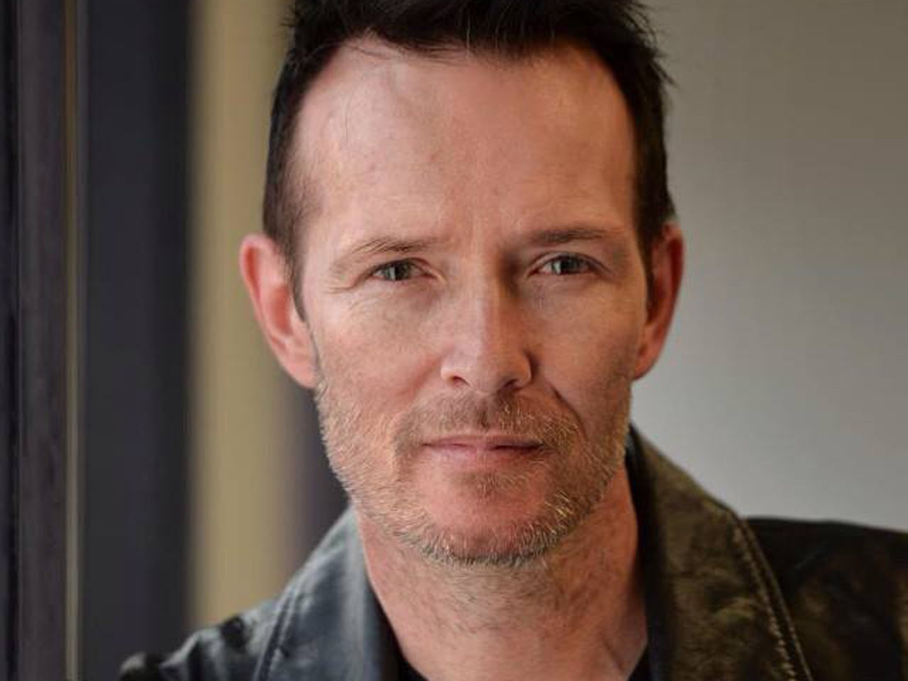 Scott Weiland, lead singer of Stone Temple Pilots found dead on tour ...