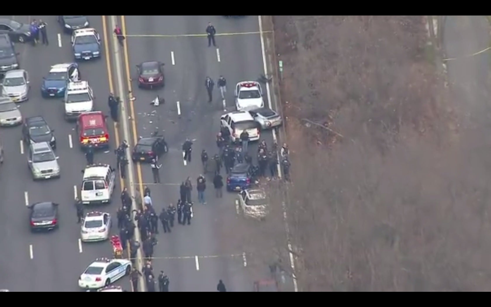 Manhunt after New York police chase ends in crash - CBS News