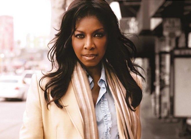 Natalie Cole leaves the past behind - CBS News
