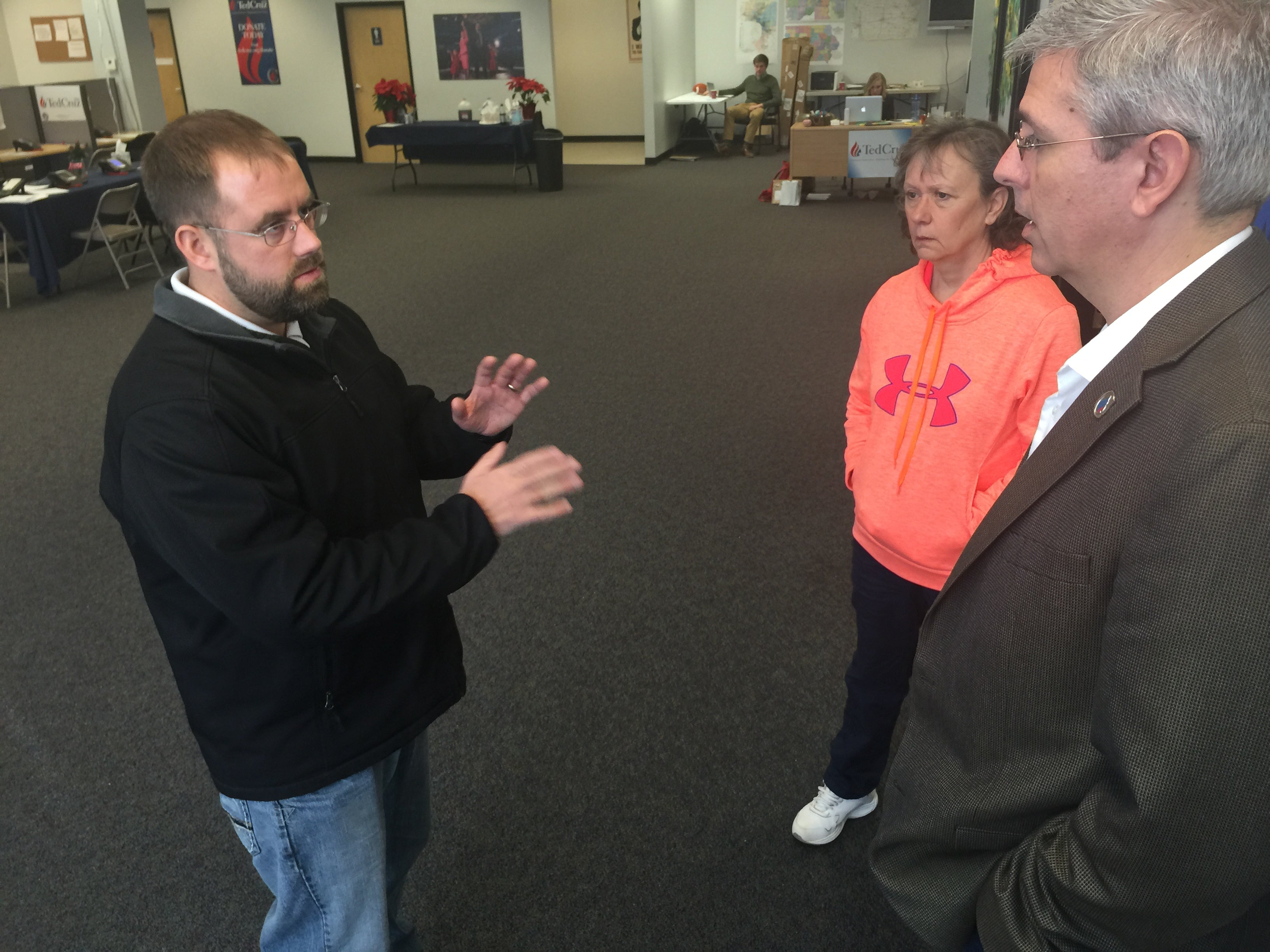 The Ted Cruz Iowa staffer who's living in his RV - CBS News