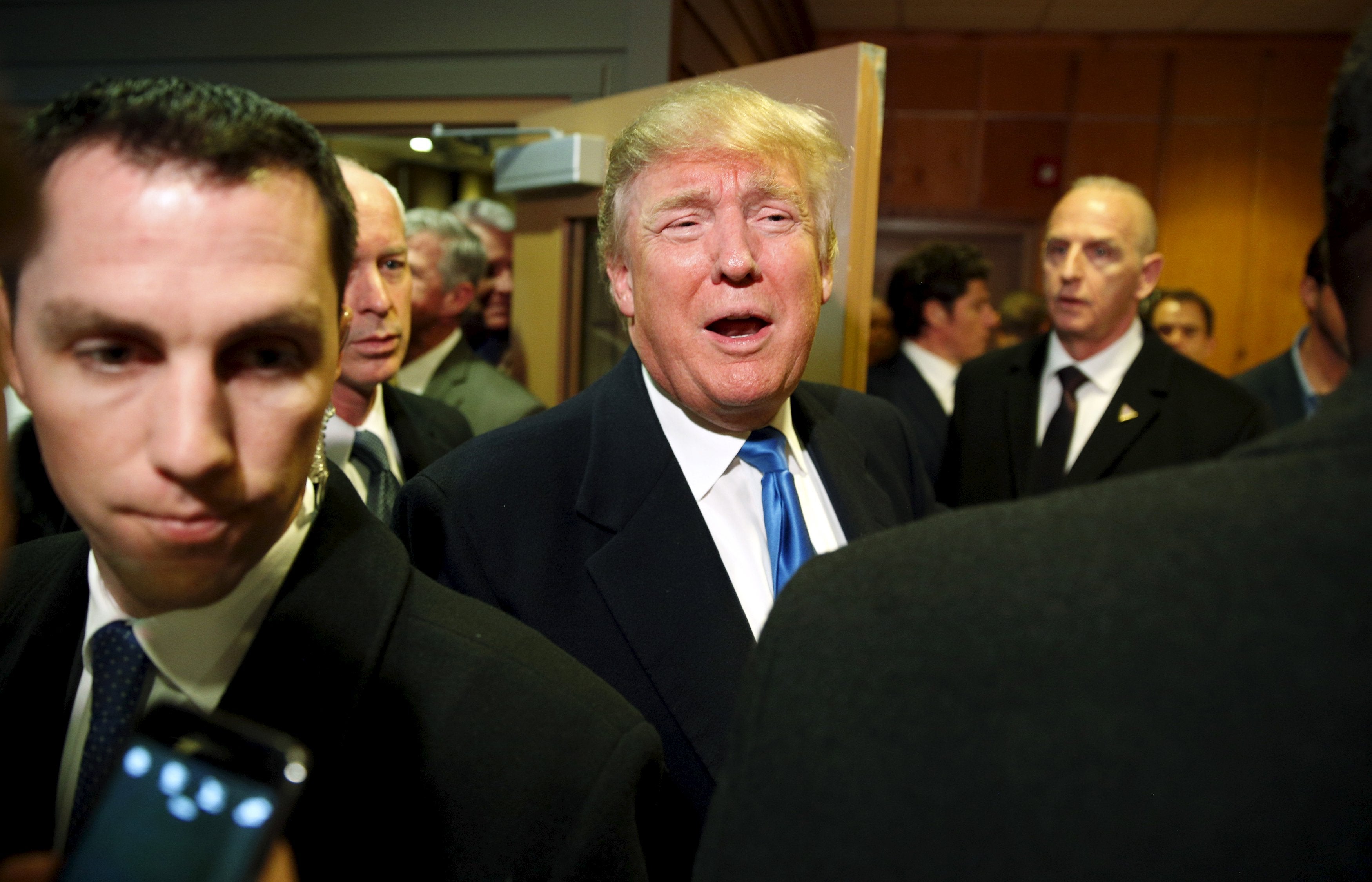 Trump picks up the tab and the Pizza Ranch endorsement - CBS News