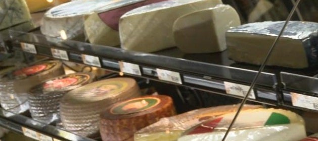 Bandits steal $160,000 in Wisconsin cheese, police say - CBS News