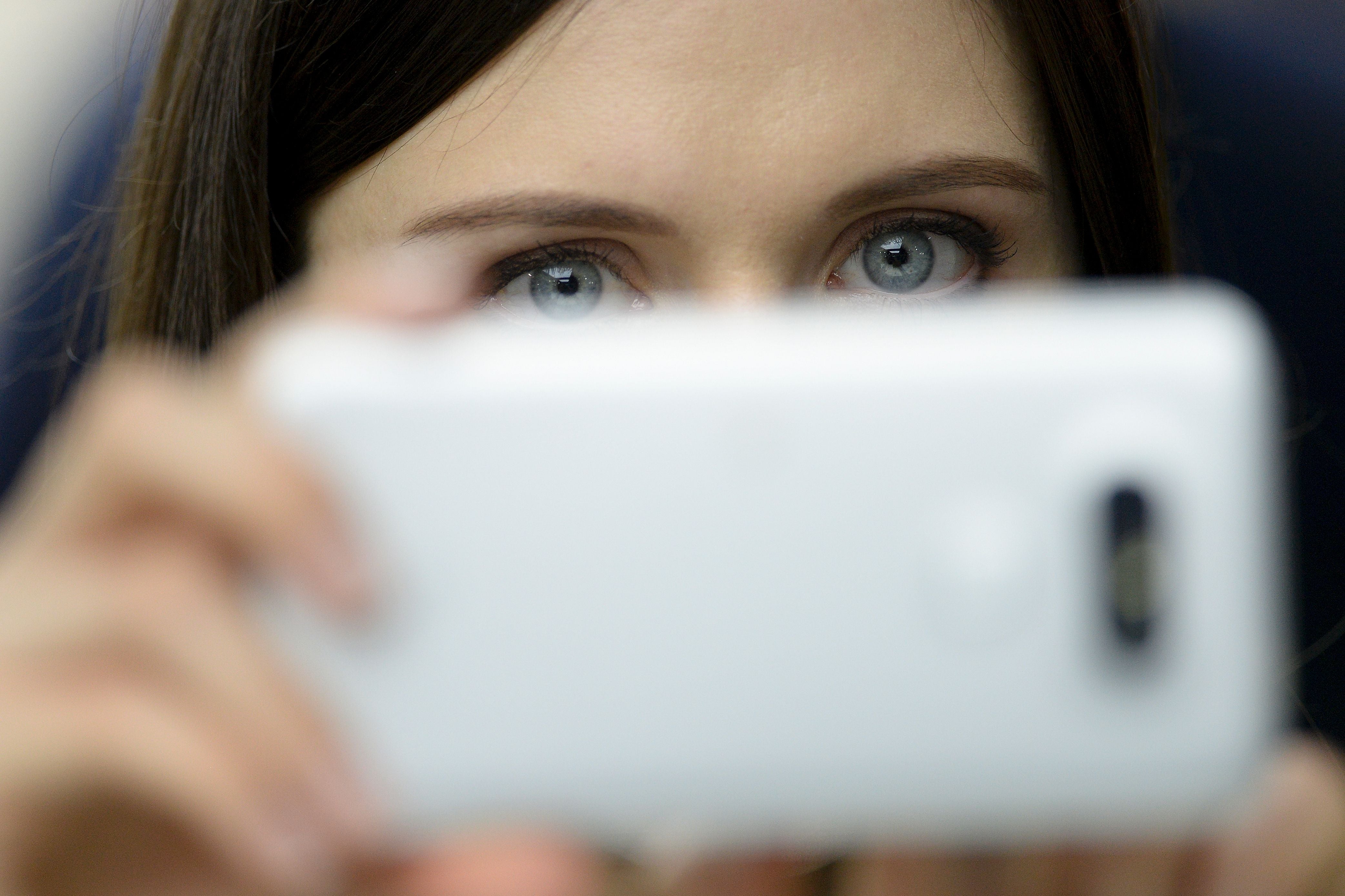 MasterCard unveils selfie security checks to confirm ID - CBS News