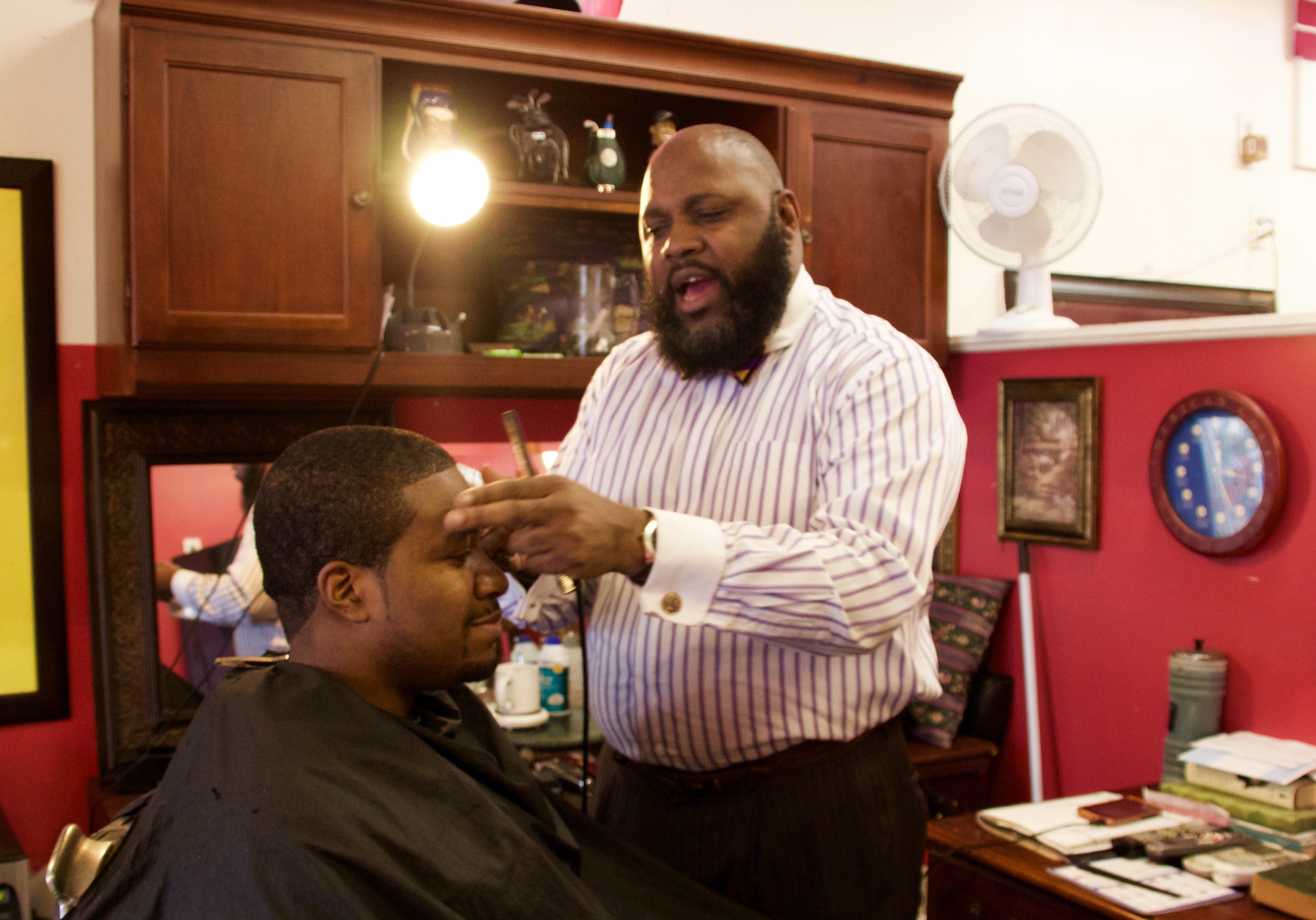 Politics with a shave and a haircut in South Carolina - CBS News