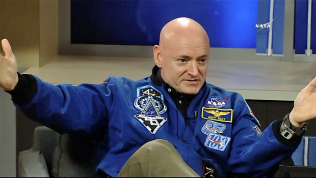 Scott Kelly readapts to gravity, with sore muscles after year in space ...