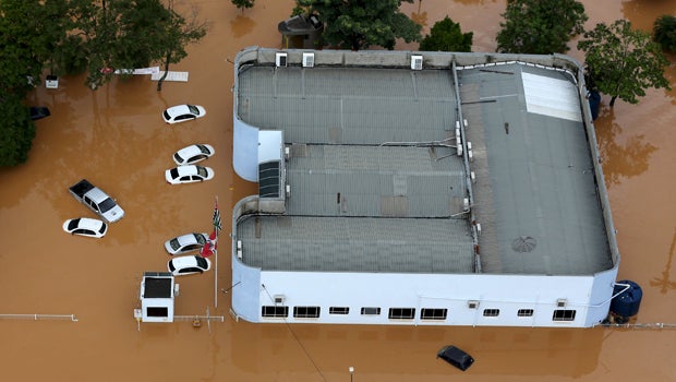 Brazil mudslides, flooding kill at least 16 around Sao Paulo - CBS News