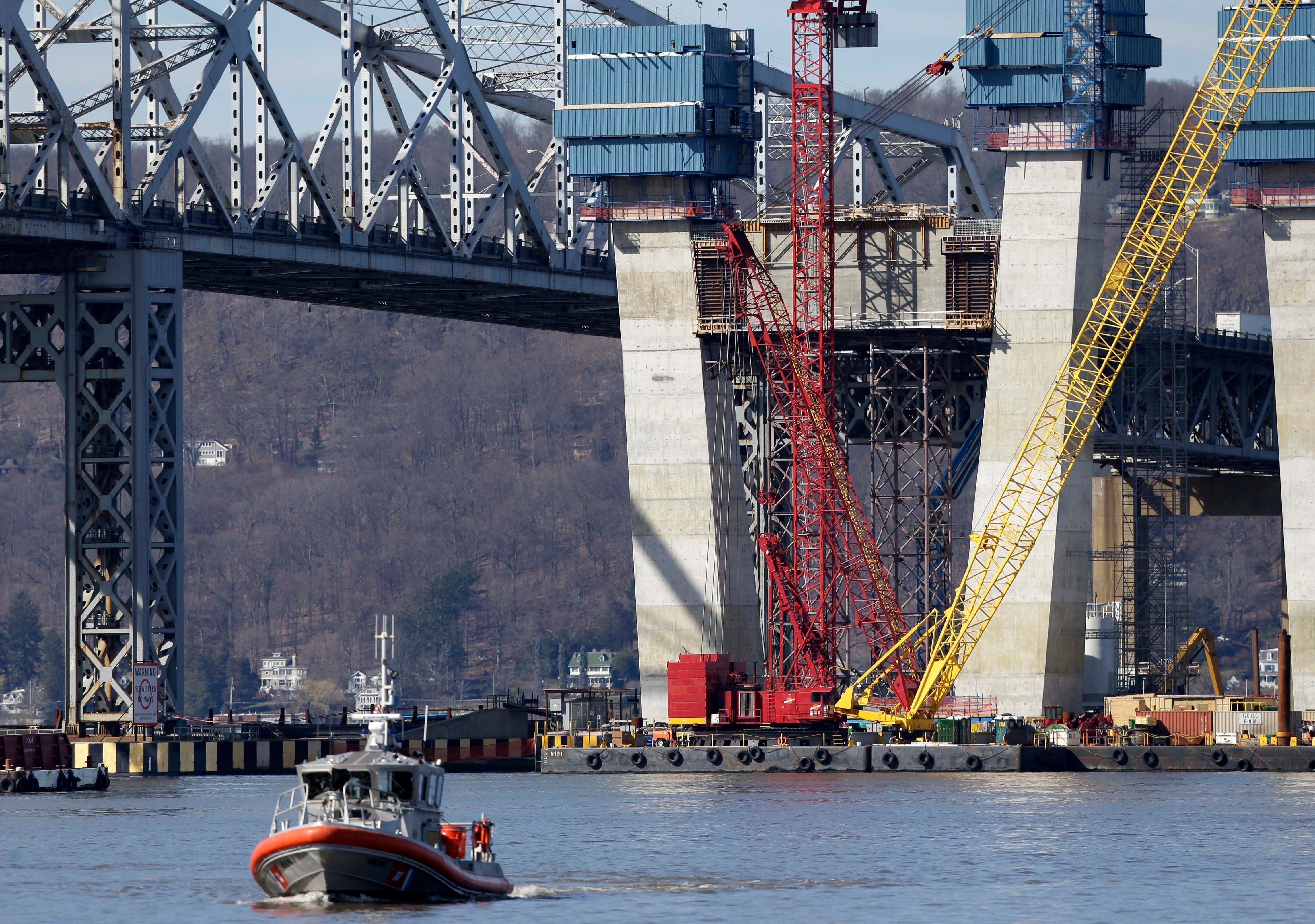 1 dead, 2 missing after tugboat crash on Hudson River - CBS News