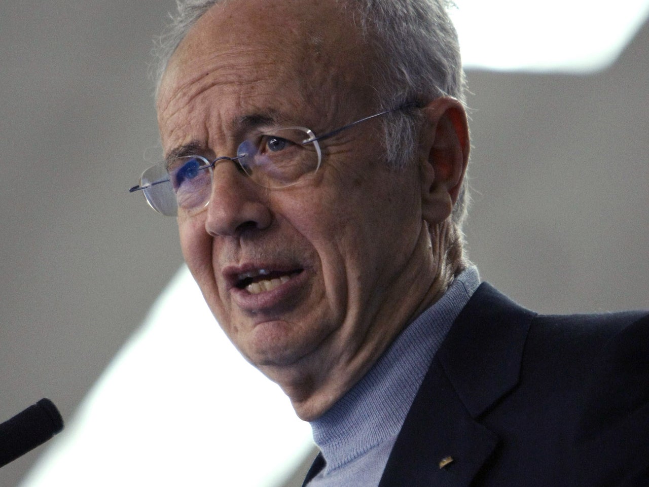 Ex-Intel CEO Andy Grove dies at age 79 - CBS News