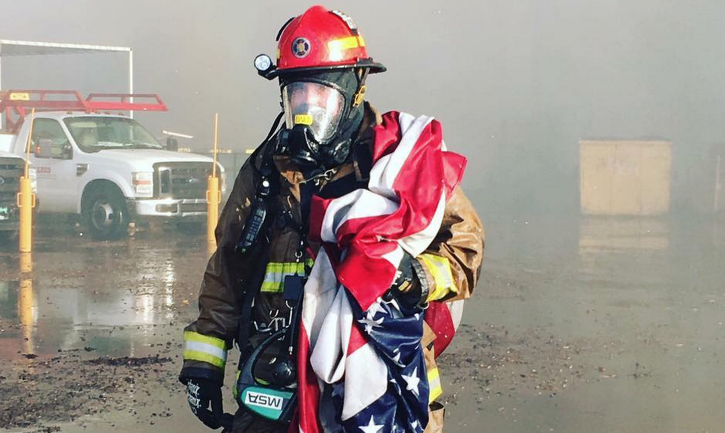 Veteran firefighter makes unusual save from Arizona fire - CBS News