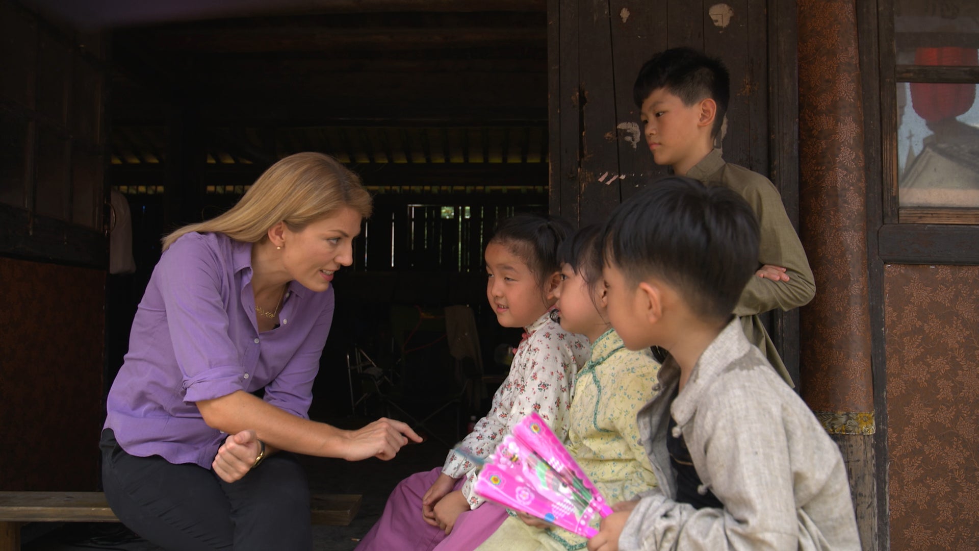 How Holly Williams fell in love with China - CBS News