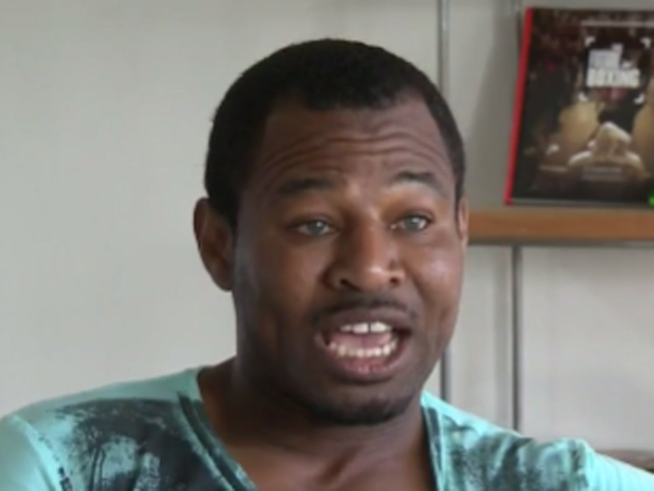 Boxer "Sugar" Shane Mosley turns hero on L.A. highway - CBS News