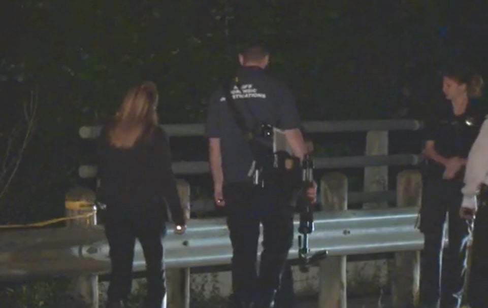 Children playing under Texas bridge find body - CBS News