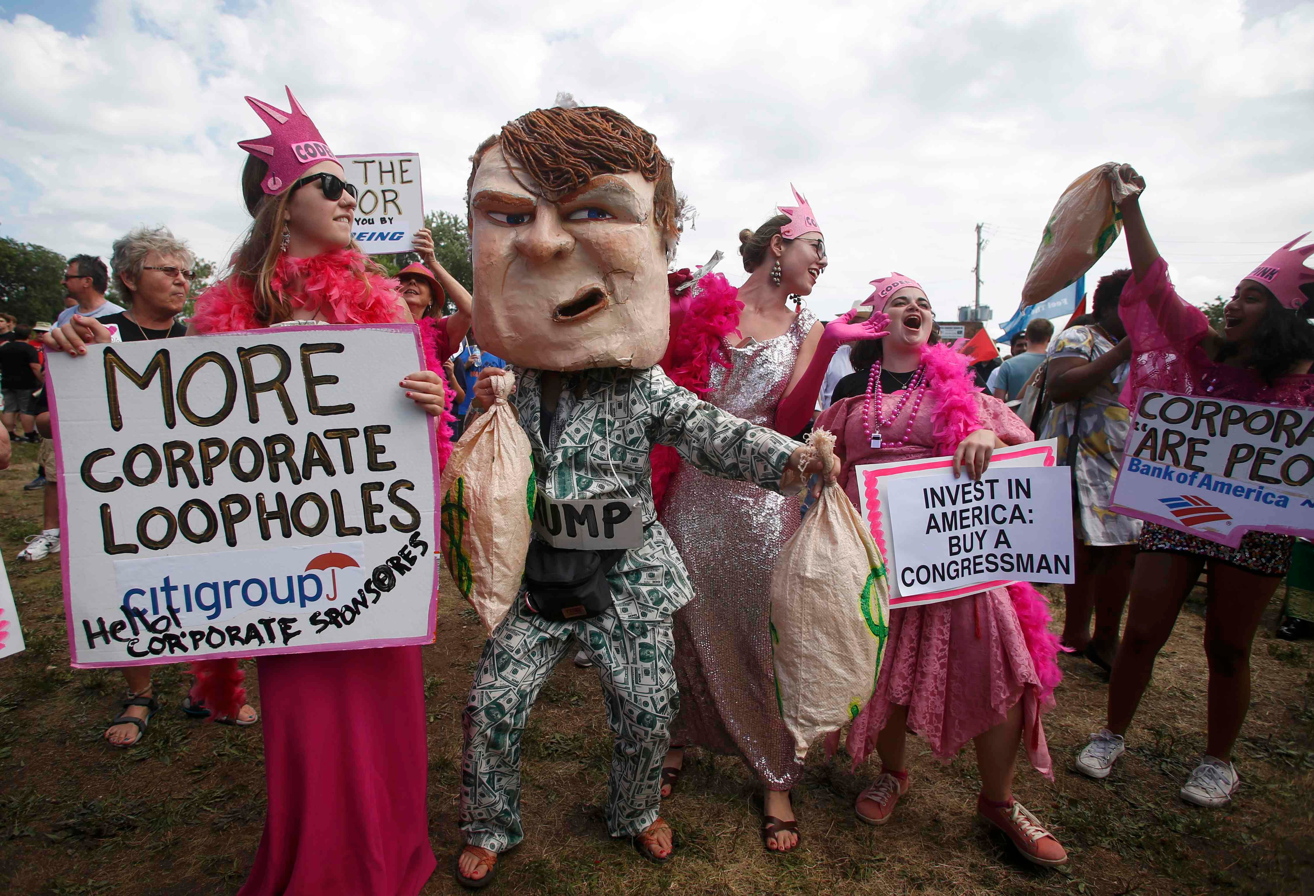 Protesting in the Digital Age: Demonstrators at RNC turn to social ...