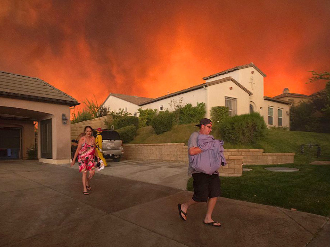 Body Found Amid Raging Wildfire Near Los Angeles Cbs News