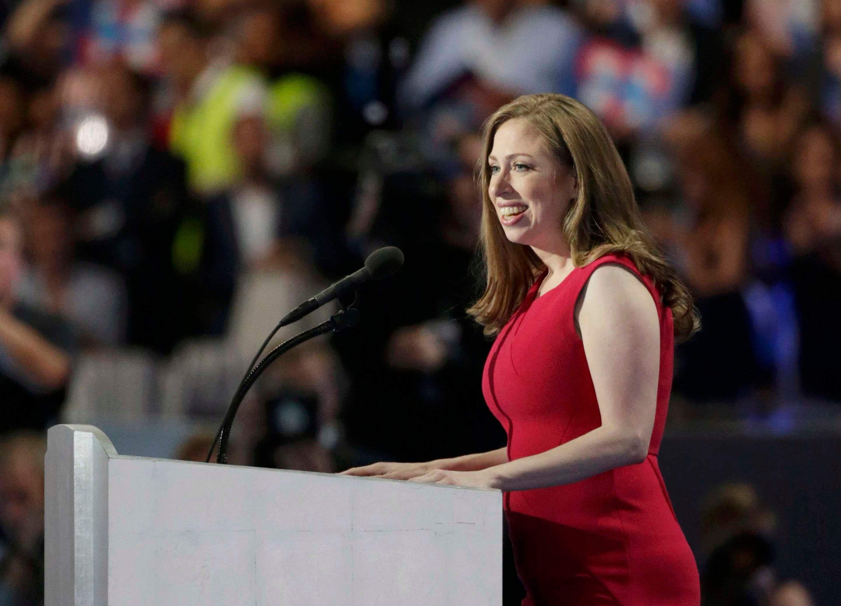 Chelsea Clinton will stay on Clinton Foundation board - CBS News
