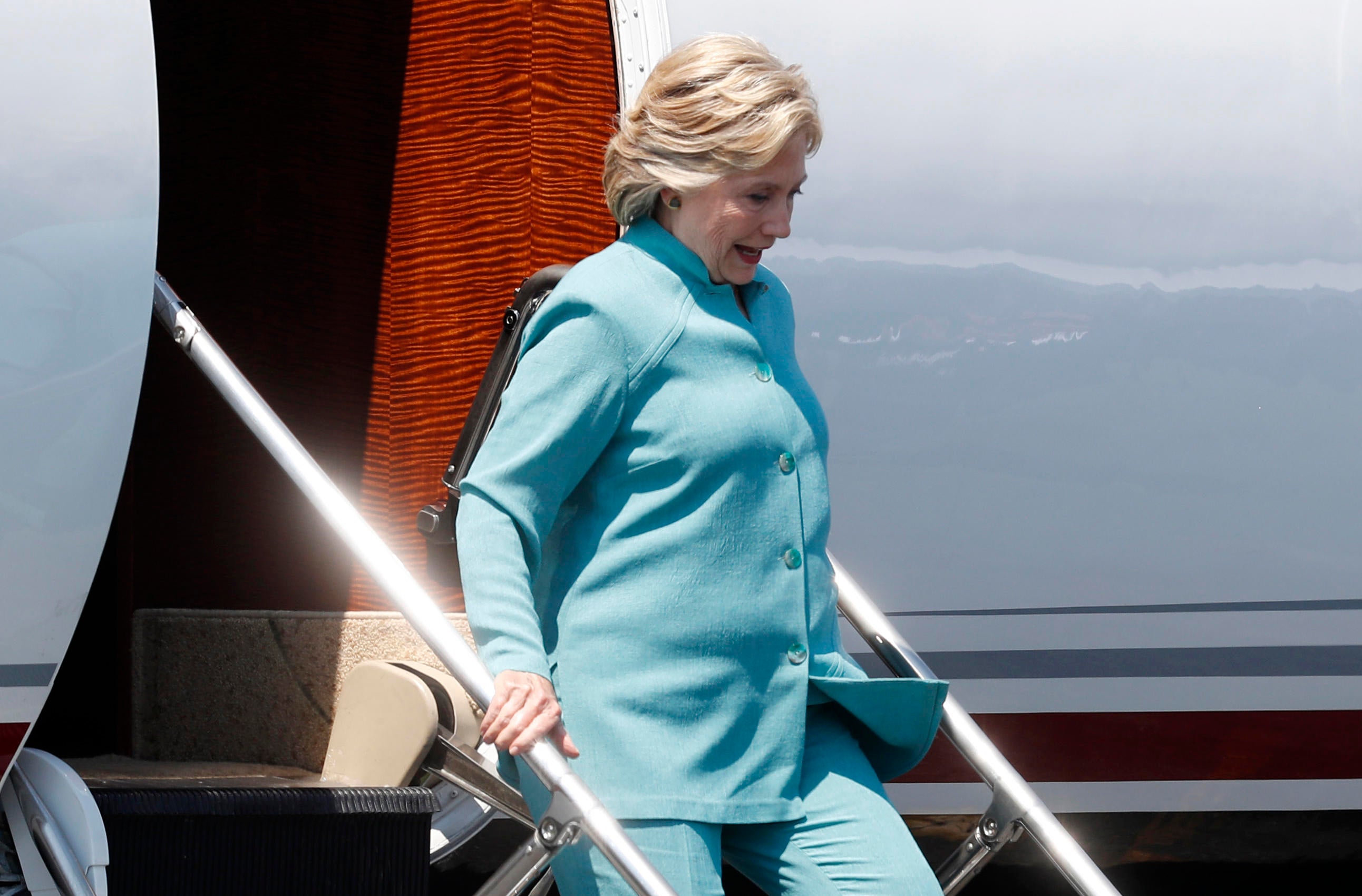 Clinton welcomes reporters onto her new campaign plane - CBS News