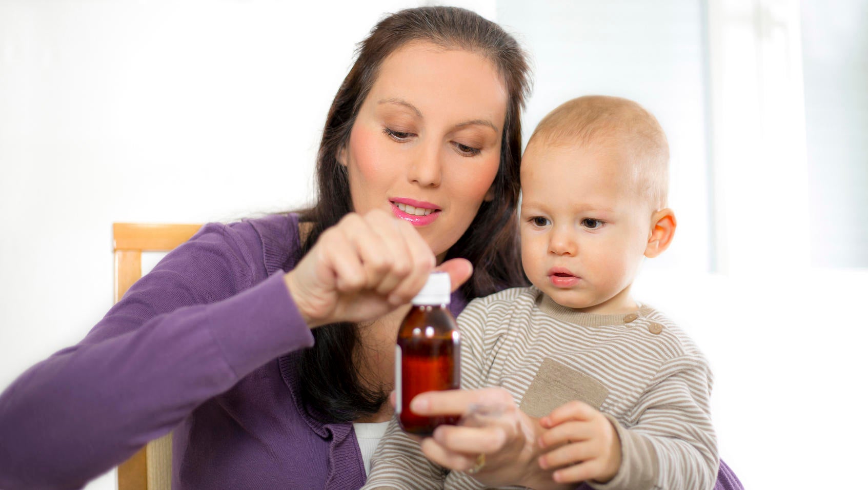 Many parents make dosing errors with kids' liquid medicines - CBS News