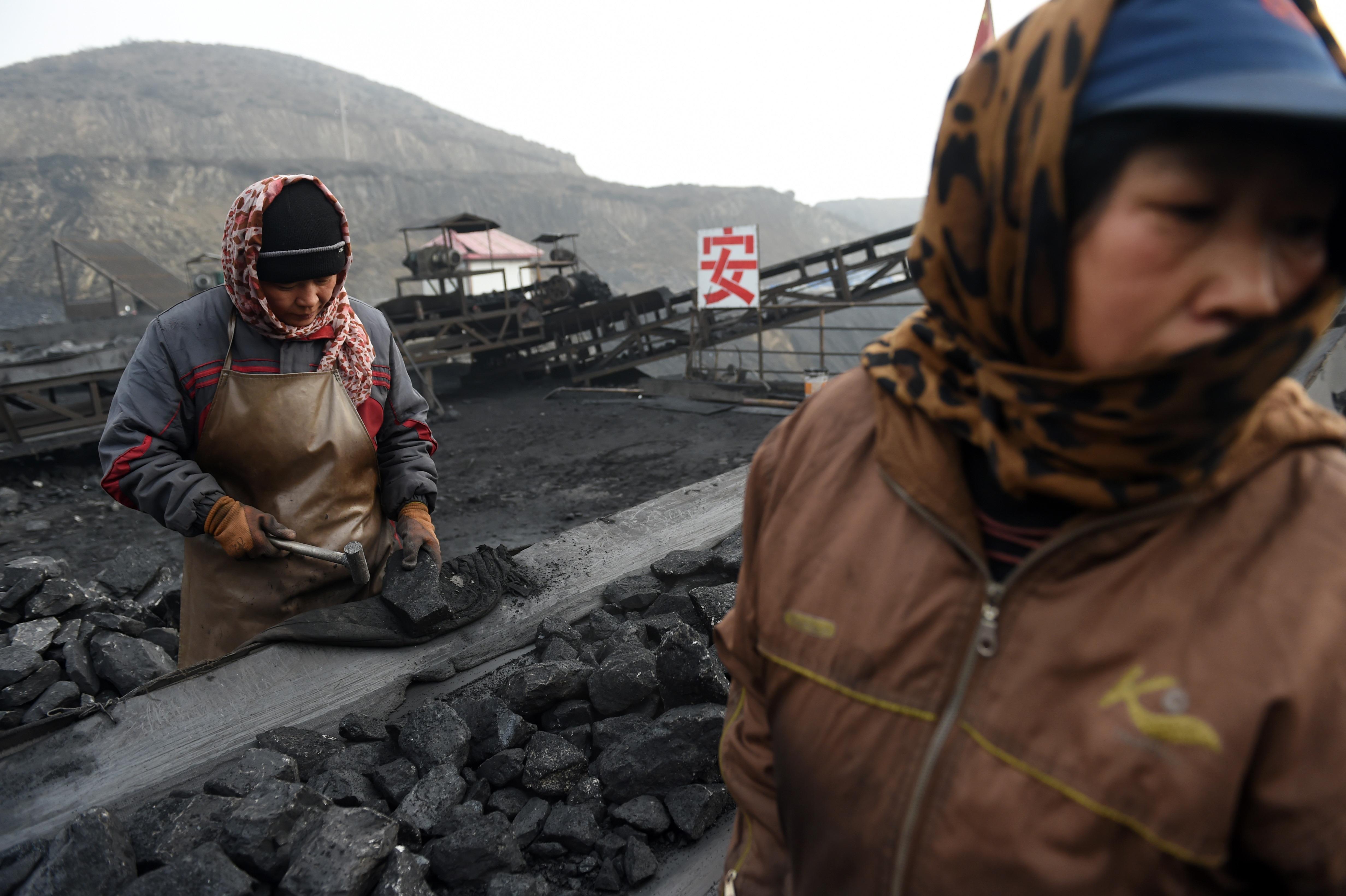 China coal mine explosion kills 9, leaves 11 more trapped underground ...