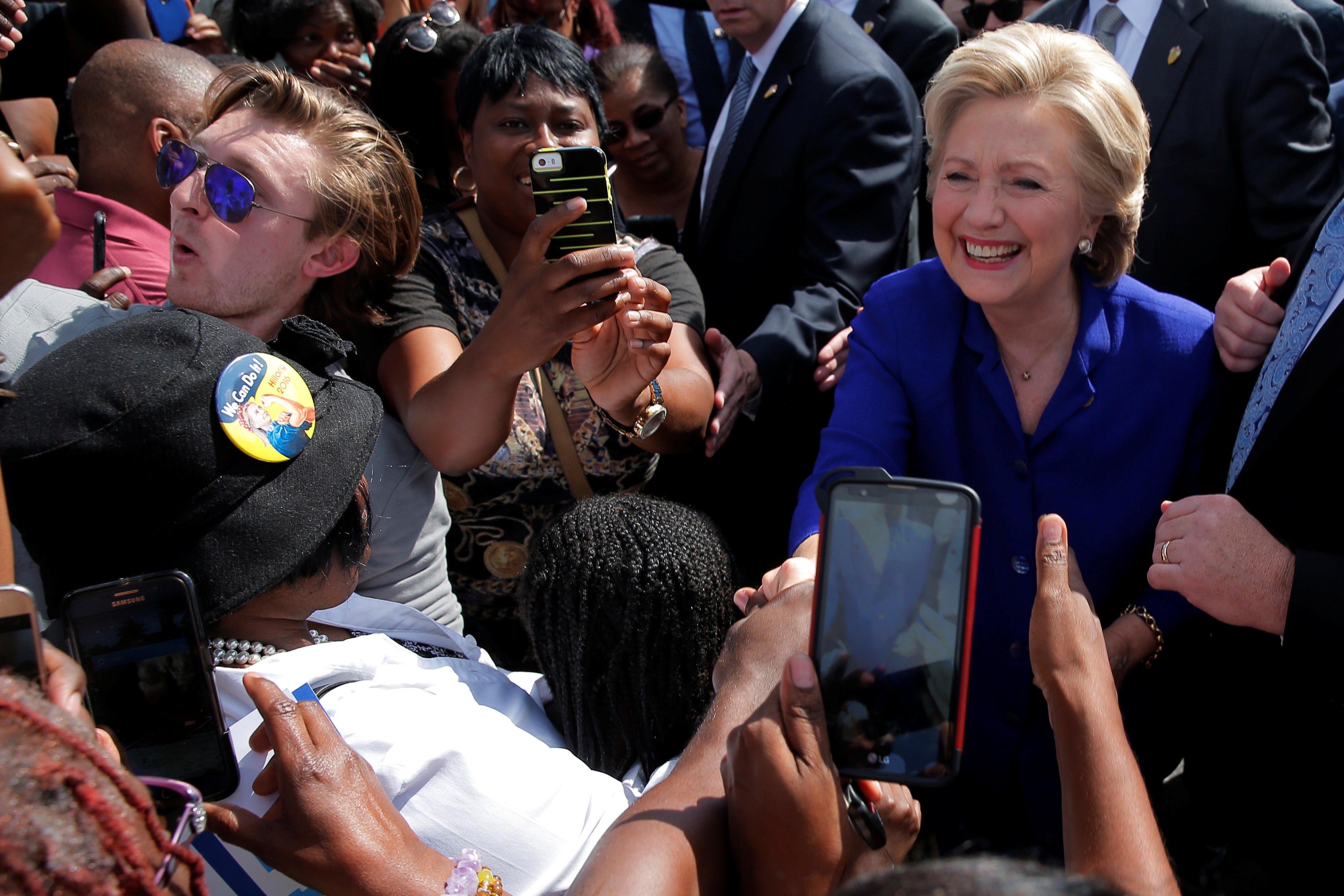 Hillary Clinton’s fight for the Dad vote - CBS News