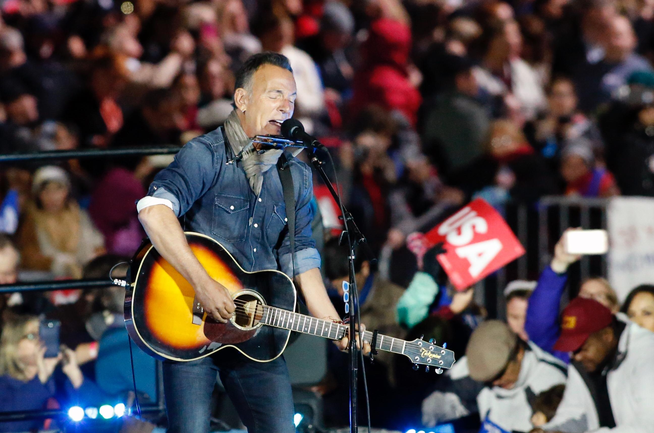 Bruce Springsteen, Bon Jovi play Philadelphia Hillary Clinton rally ...