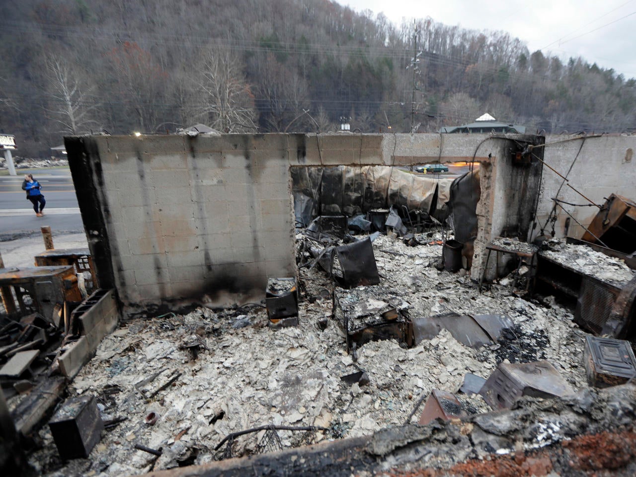 Death toll from Tenn. wildfires rises to 14 - CBS News