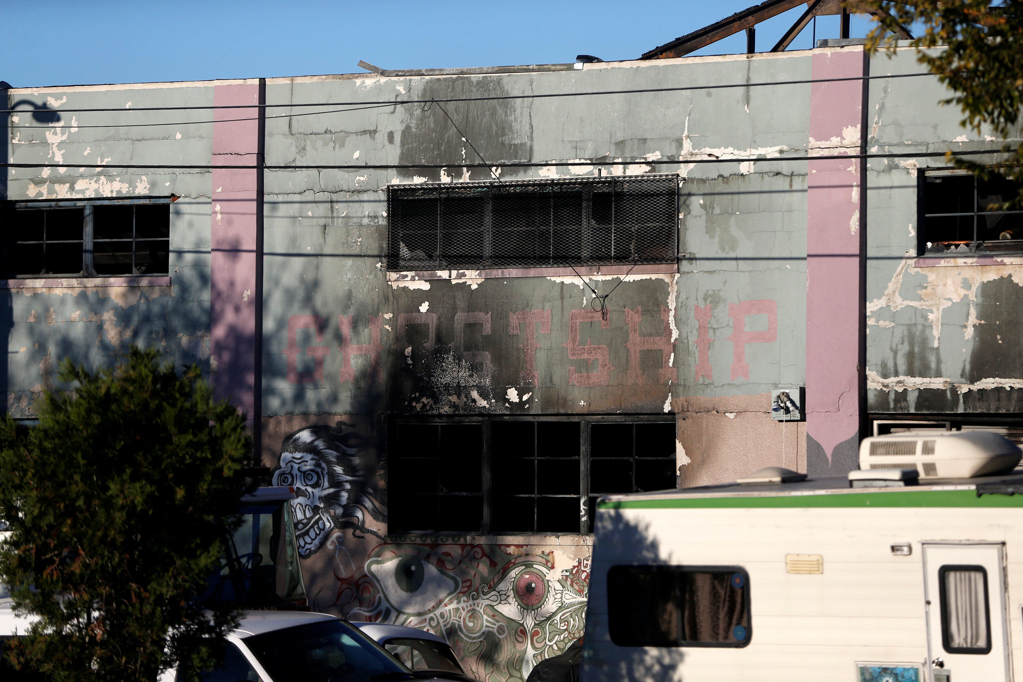 Oakland "Ghost Ship" warehouse fire: 30 victims located - CBS News