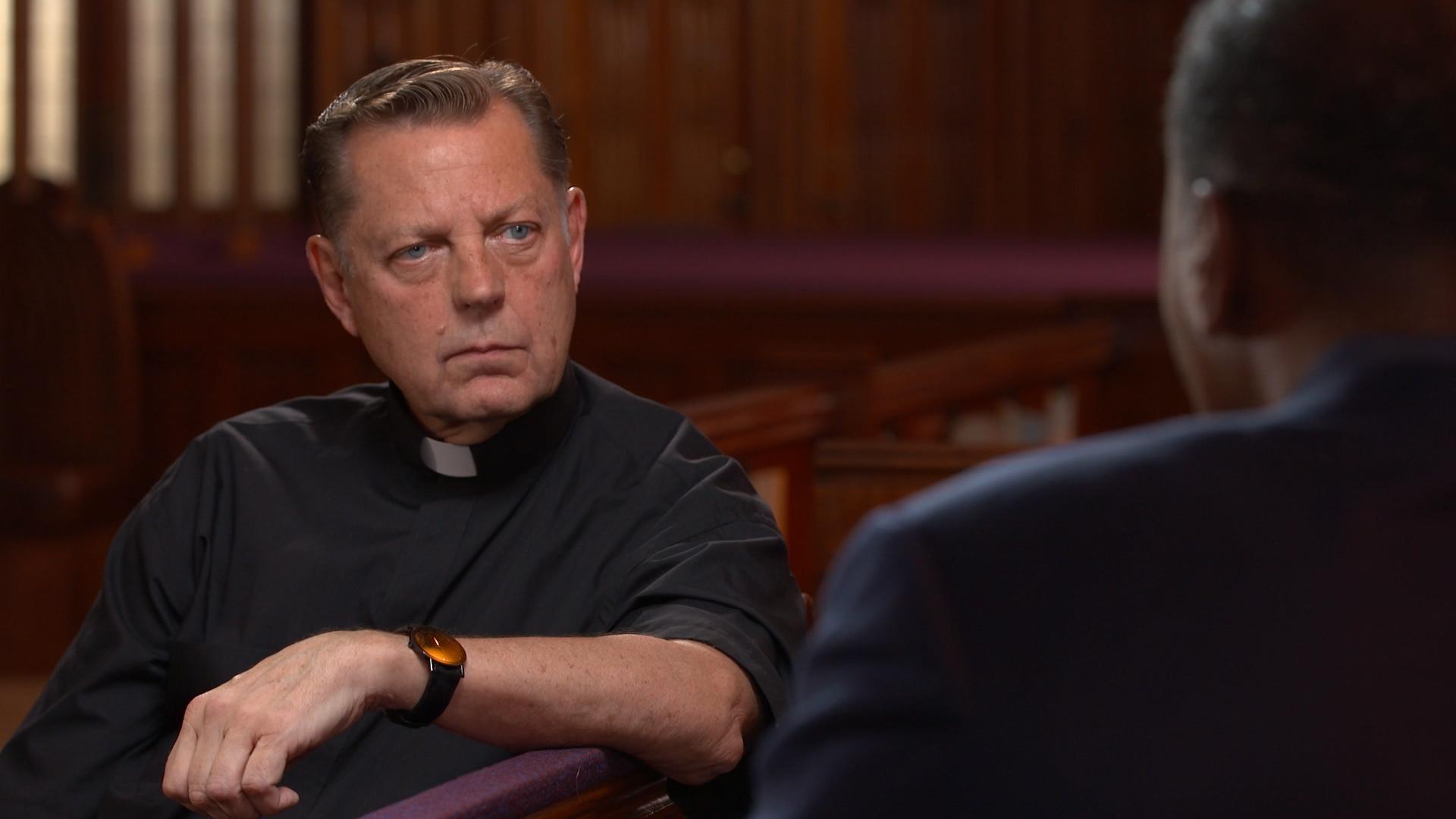 Chicago priest puts a "bounty" on heads of killers - CBS News