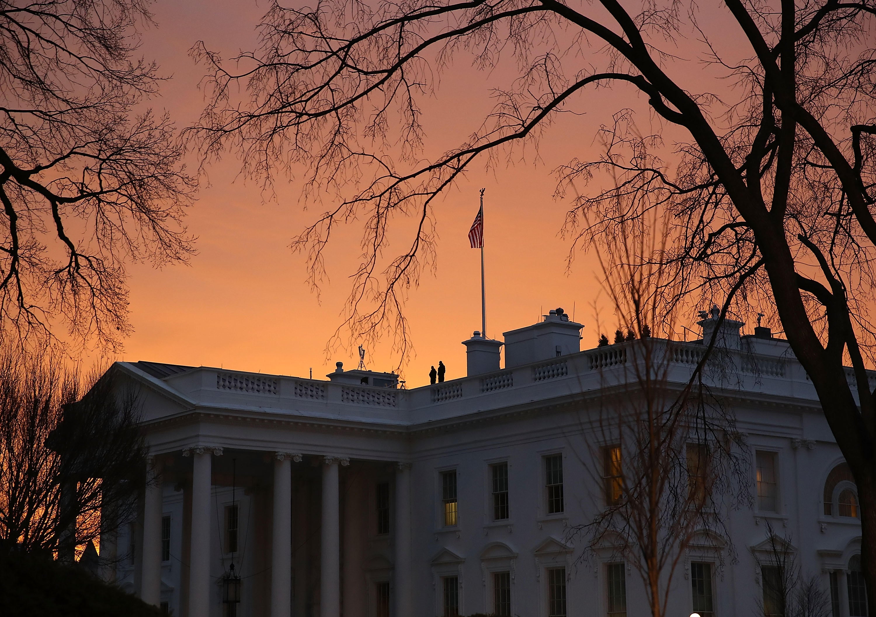 White House to name Mike Dubke as communications director - CBS News