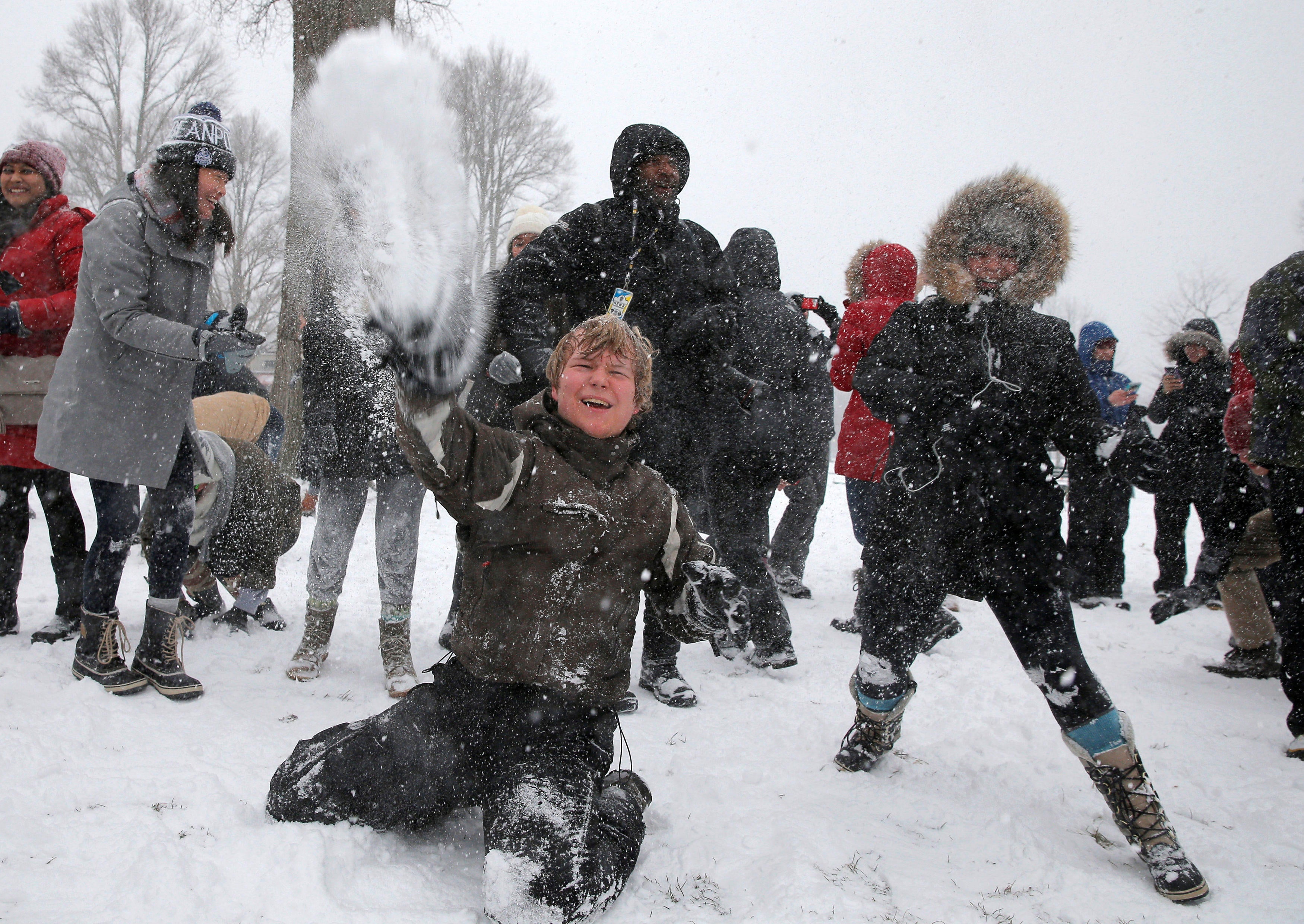 Massive Northeast snowstorm creates messy commute - CBS News