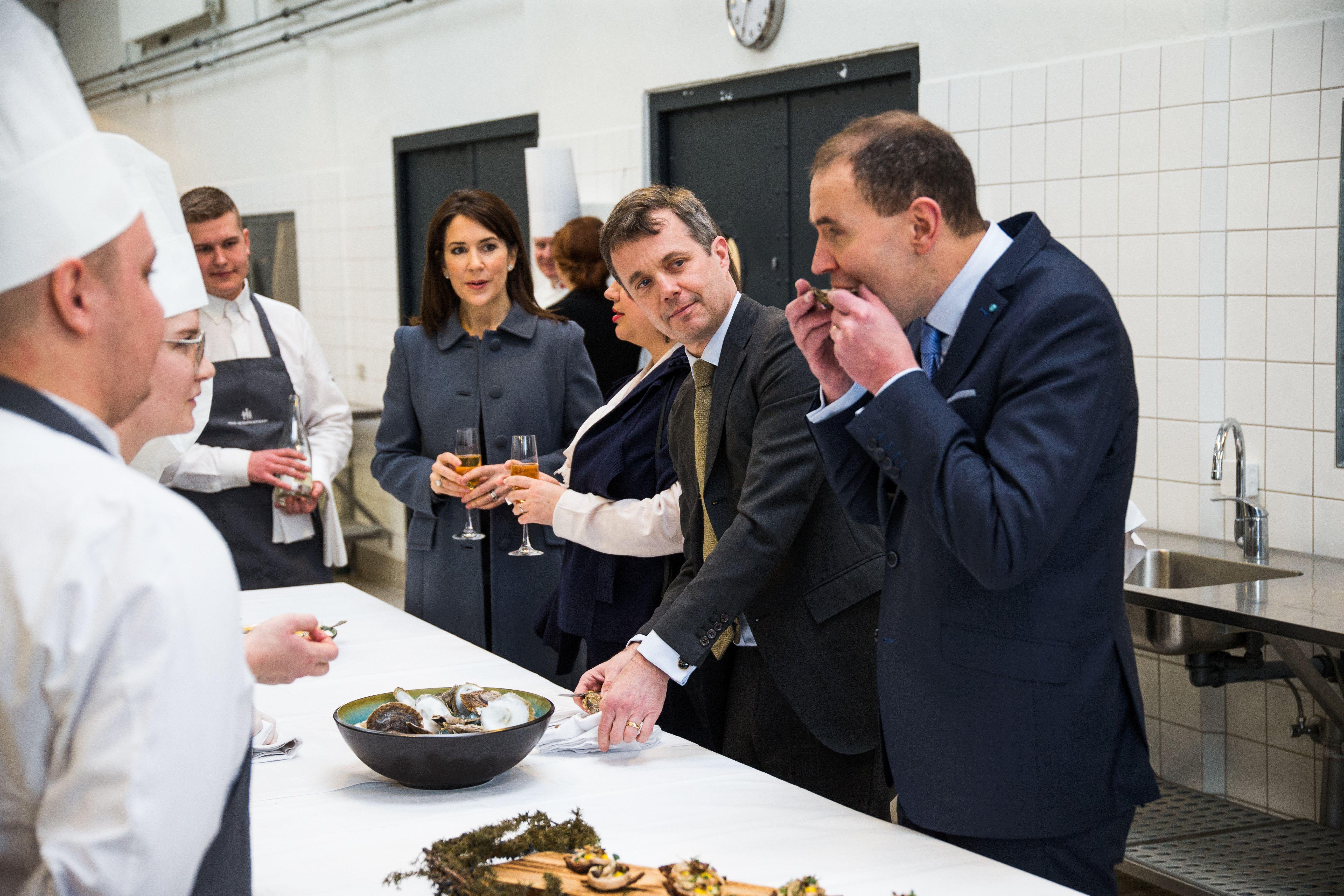 President of Iceland Gudni Th. Johannesson backs down from pineapple ...