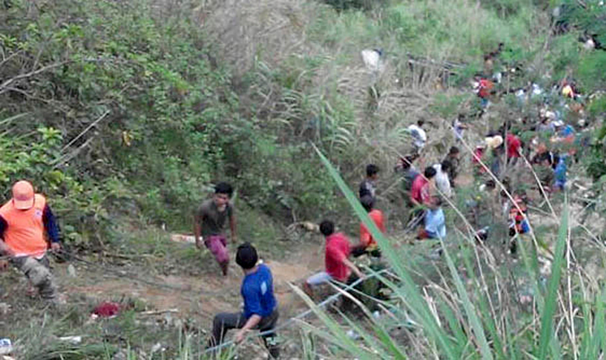 Philippines bus crash is nation's deadliest vehicle accident in years ...
