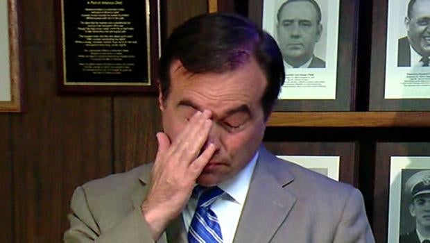 Mayor tearfully apologizes for mistakenly honoring suspected cop killer ...