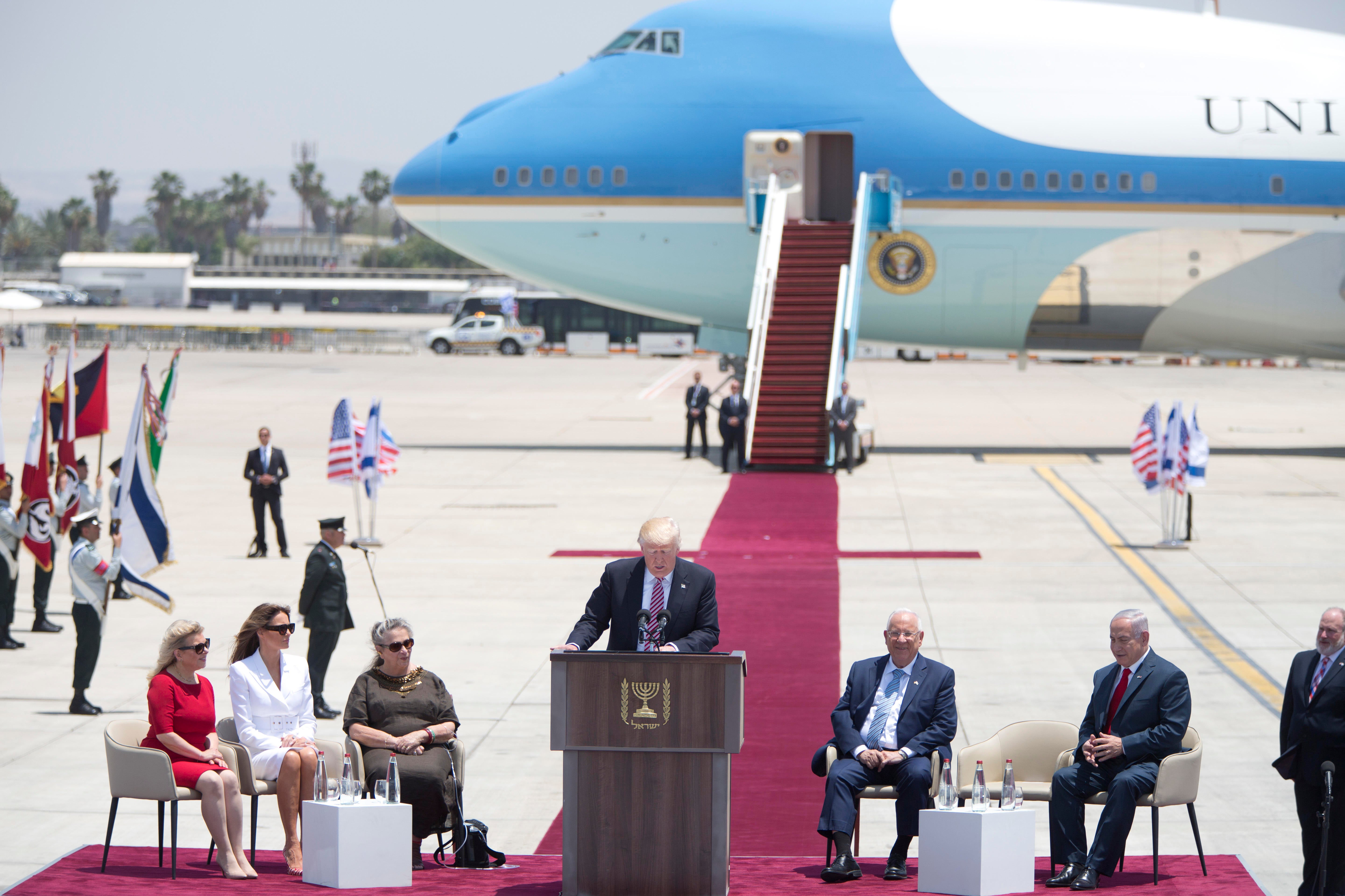 Trump believed to have taken first direct flight between Saudi Arabia ...