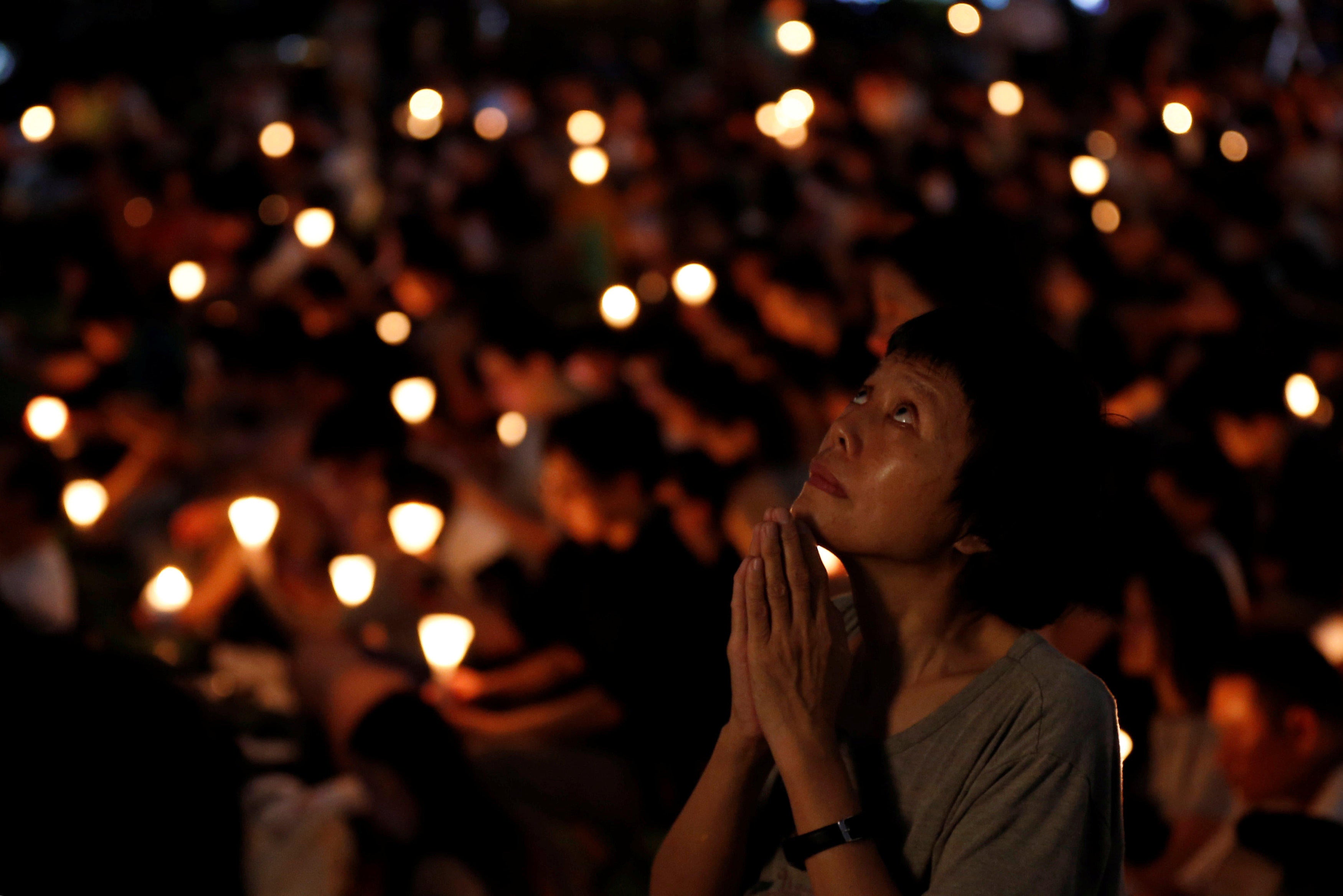 Thousands attend candlelight vigil to commemorate victims of Tiananmen ...
