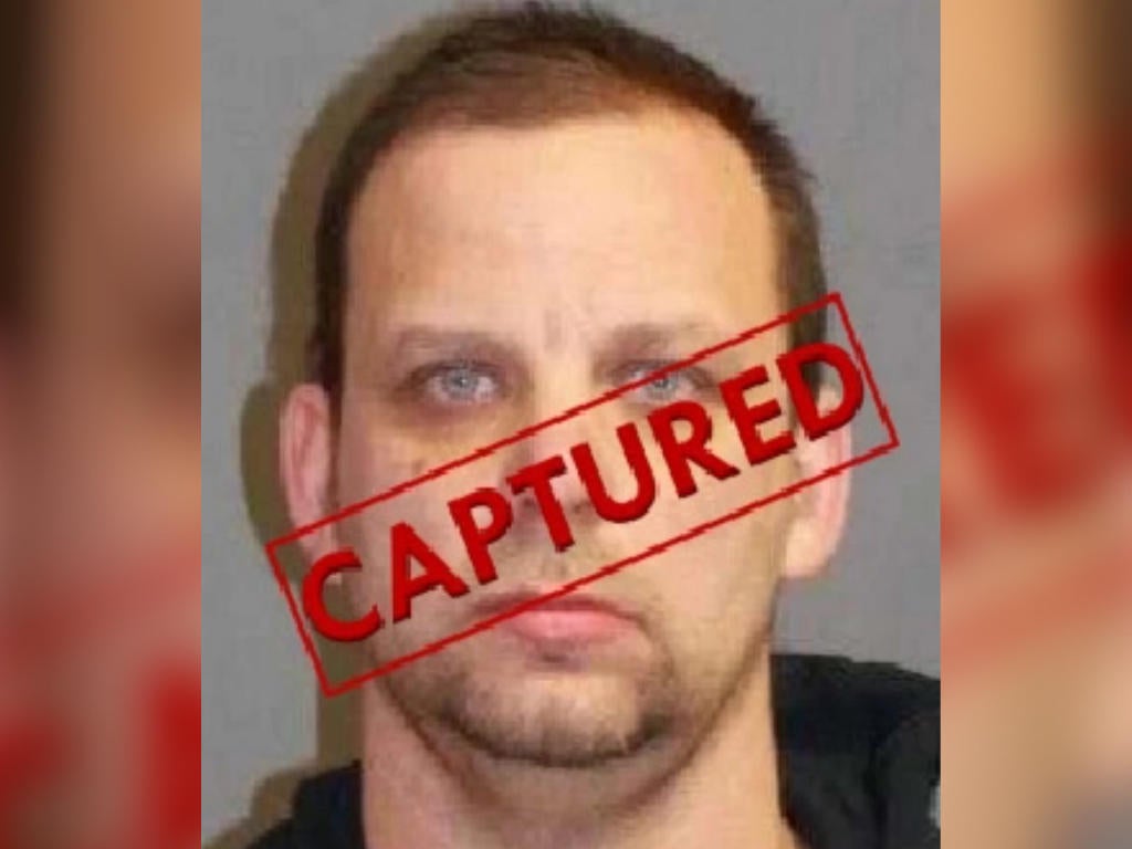 Fugitive's need for karaoke gets him arrested - CBS News
